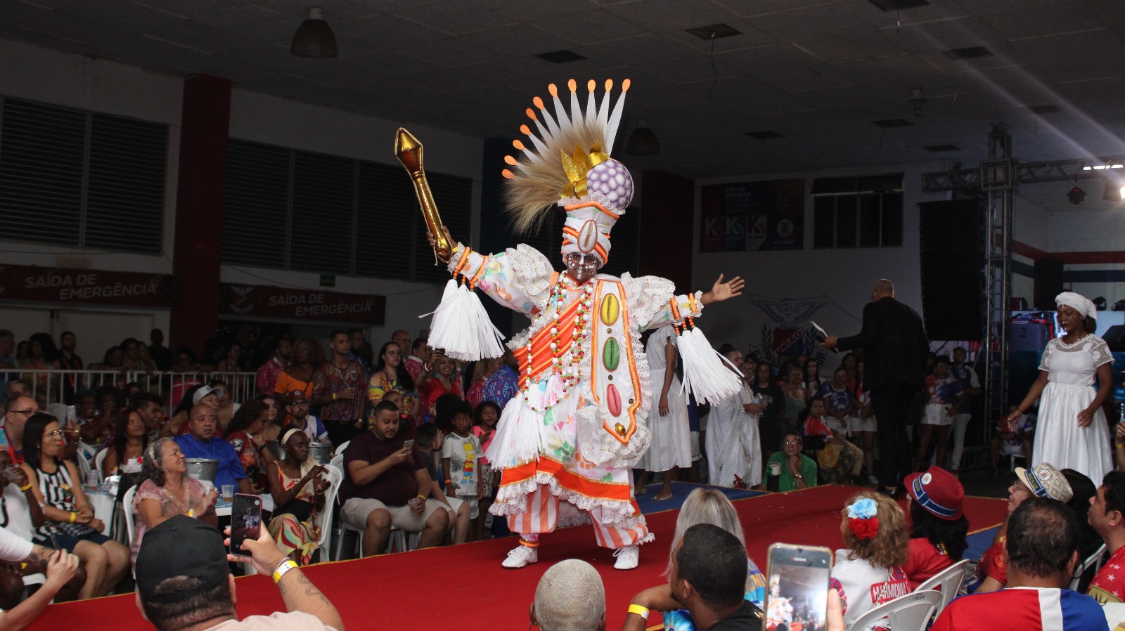 Cahê Rodrigues e Ray Menezes falam sobre as fantasias da União da Ilha ...